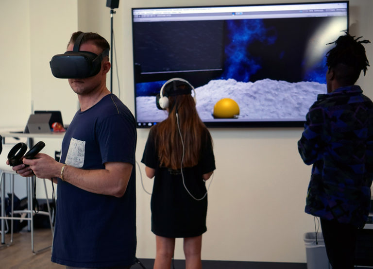 Students Get an Immersive Nanotechnology Experience in VR Classroom ...