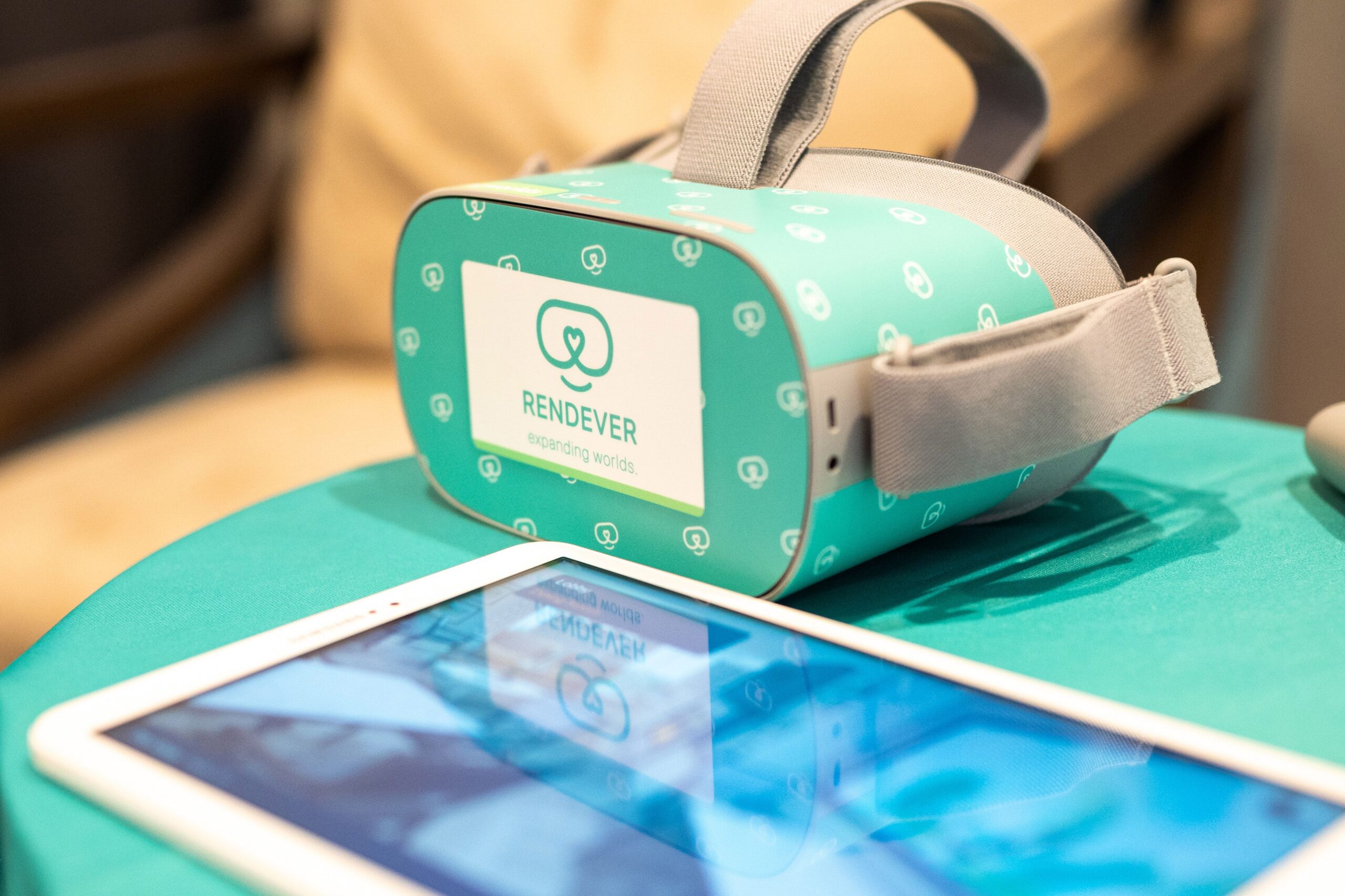 Rendever partners RiverSpring to offer seniors VR