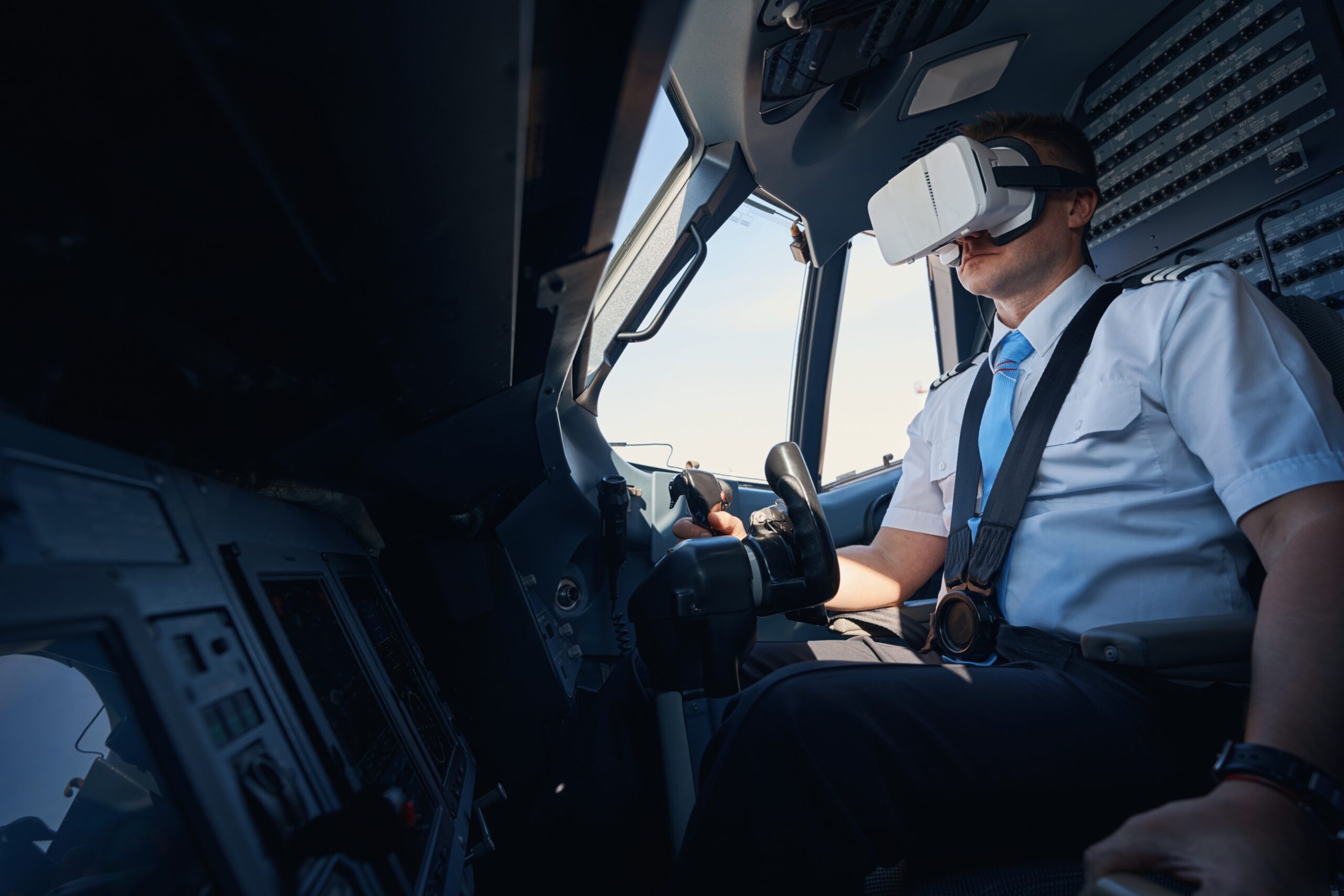 AerSale MR Headset for Boeing 737NG Pilots Approved by FAA